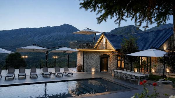 Villa Maxhaku - Albania