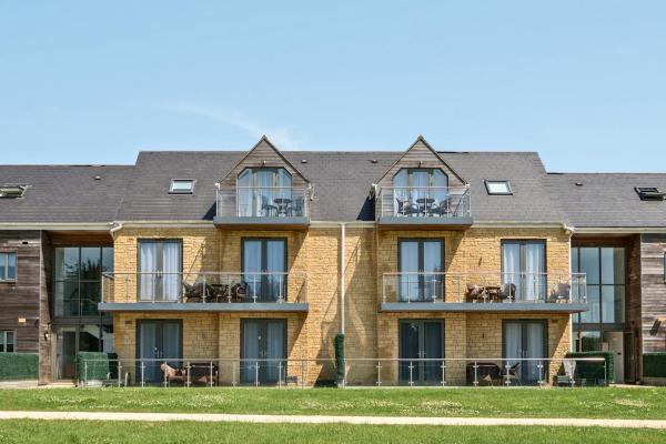 Cotswolds Apartment 4, Sleeps 9 - Oxfordshire