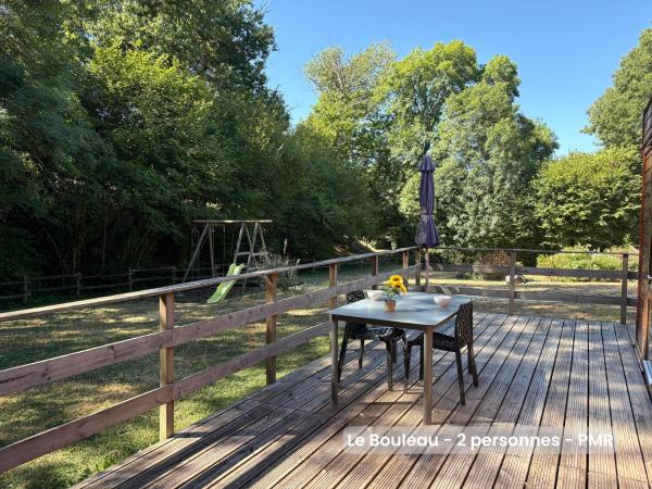Chalets Indépendants 5 Personnes Et 2 Personnes Accès Pmr En Pleine Nature, Climatisés Proche Du Puy Dufou - Puy du Fou