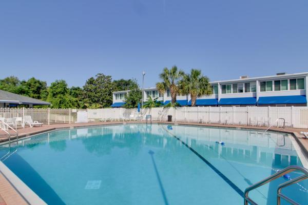 Private Patio, Yard! Townhome Near Pensacola Beach - Pensacola, FL