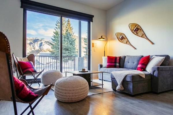 Monashee Sunshine In Mackenzie Village - Revelstoke Mountain Resort, BC