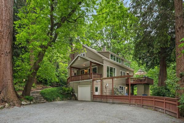 4br 4ba The Treed Inn Firepit Outdoor Dining And Yard - Seattle, WA