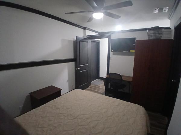 Cozy Retreat 1 Bed And Bath - Universal City, TX