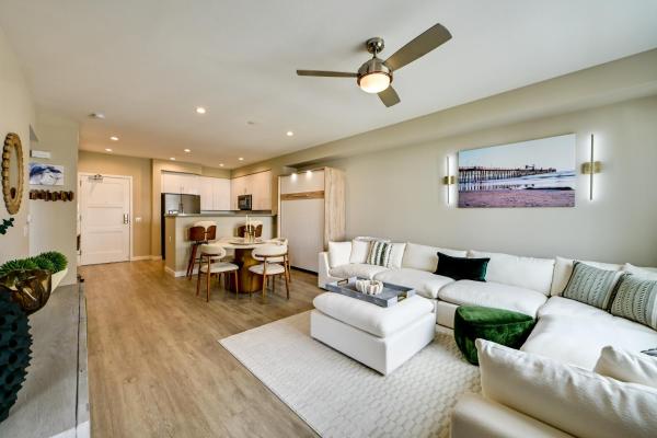 Steps To The Sand! Luxury Oceanside Pier Condo - Carlsbad, CA