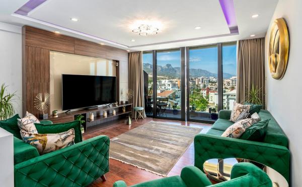 Classy Kyrenia City Central Residence With Bistro Balcony Secure Private Parking, 5 Minute Walk To Grand Opera Casino, Swimming Pool Super Fast Wifi-ranked As Superhost Of Kyrenia-housekeeping Included With Classy Escape - Girne