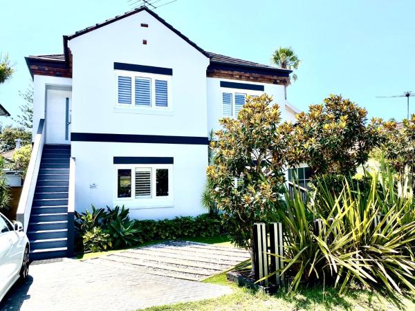 Manly Beach Family Retreat Plus Rare Onsite Parking - 맨리