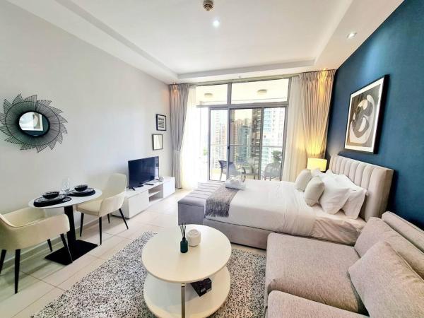 Studio With City Skyline And Marina View And Large Balcony- Fabulous Pool - United Arab Emirates