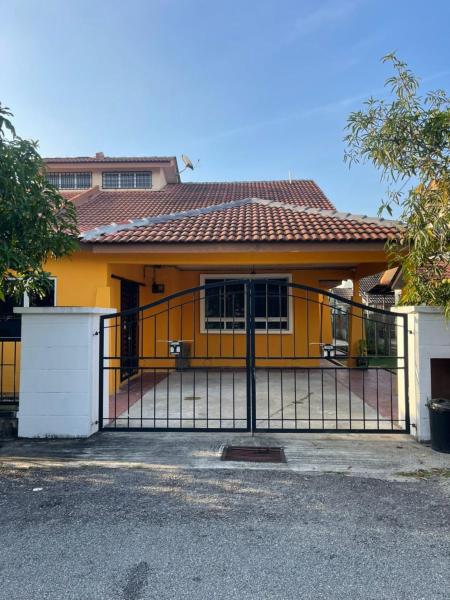 Fas Klia Guesthouse, 4br 4 Ac , Near Klia, Nilai - Negeri Sembilan