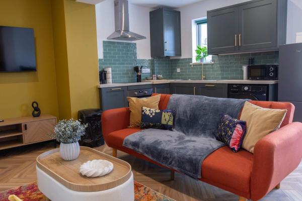 Luxury Coastal Maisonette Roof Terrace Sleeps 8 - Beer