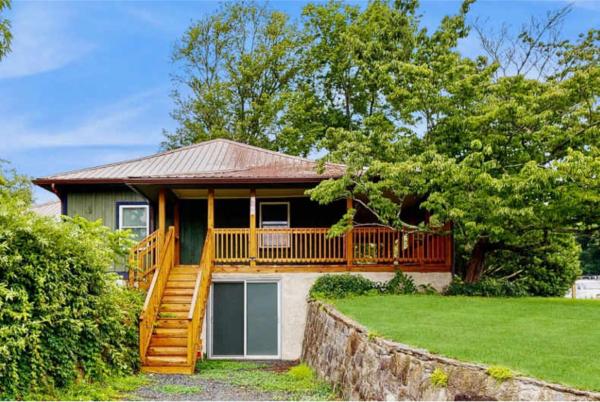 Dog-friendly Farm Cottage With Patio Walk To Dining & Ecusta Trail Ac - Sierra Nevada