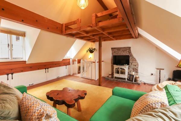 Two Bedroom Flat On Christmas Steps - Bristol