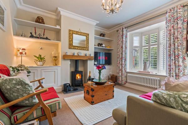 Charming 2-bed Cottage With Log Burner In Nantwich By 53 Degrees Property - Beeston Castle