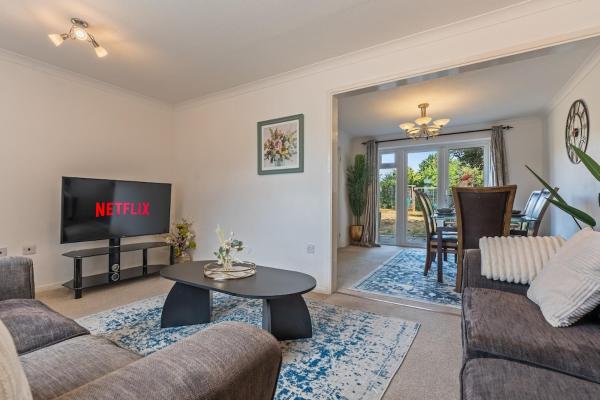 Maidenhead - Spacious 5 Bed - 7 Beds, Free Parking, Sleeps 9 - Marlow