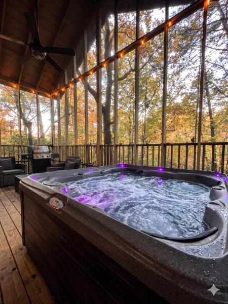 Deer Ridge Cabin Near Helen With Hot Tub - Helen, GA