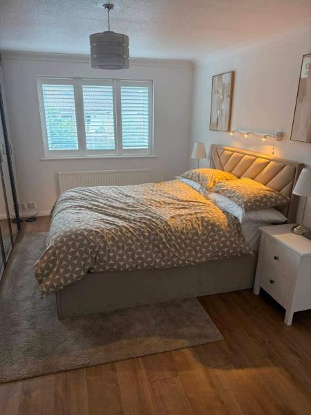 Apartment Sleeps 6 With Parking - Watford