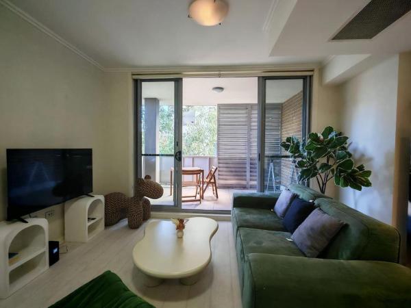 Leafy Modern Retreat In Roseville - Willoughby