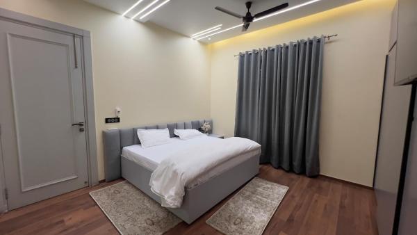 Elegant Escape Modern 2bhk With Living Room - Delhi