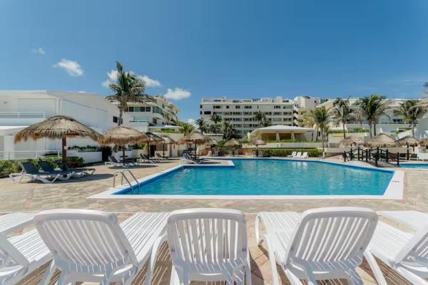 Condominium On The Beach In The Hotel Zone - Cancún