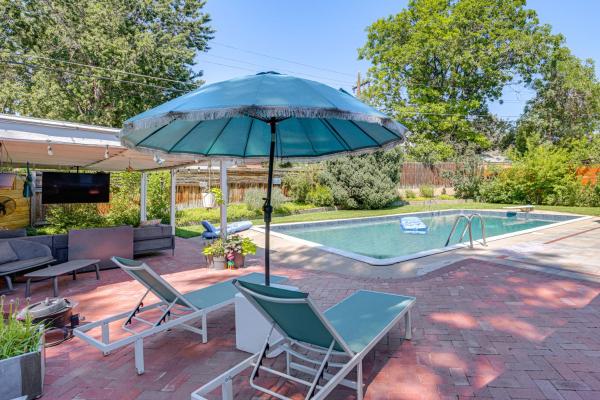 Spacious Denver Getaway W/ Pool, Hot Tub & More - Littleton, CO