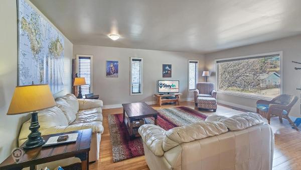Fantastic Home Minutes From Downtown & Beaches By Stayin - Banff National Park