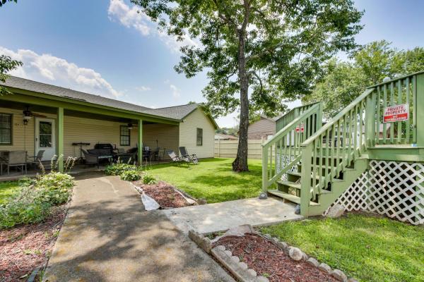 Pool & Large Covered Patio! Decatur Family Getaway - Decatur, AL