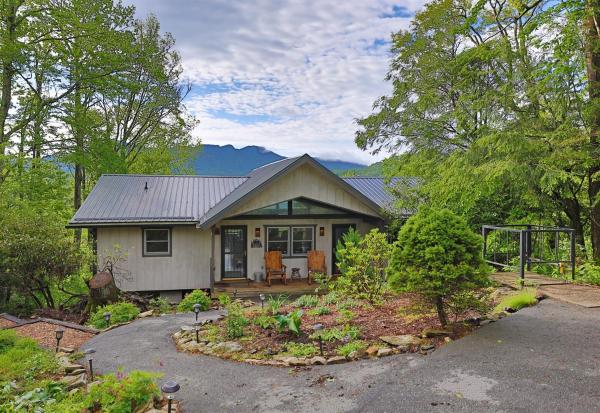 Ski Chalet 05 Mi To Slopes Great View-fireplace-central Ac - North Carolina