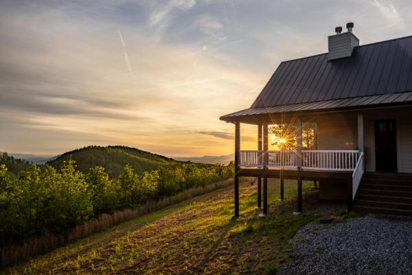 Mountain Top Escape W Hot Tub, Fireplace & Views - North Carolina