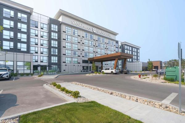 Sandman Signature Winnipeg Airport Hotel & Suites -