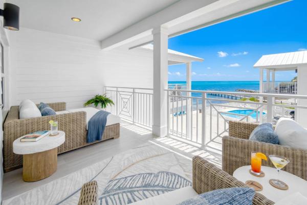 The Lighthouse- Ocean Views, Game Room, Pool ,Dock Access - Islamorada, FL