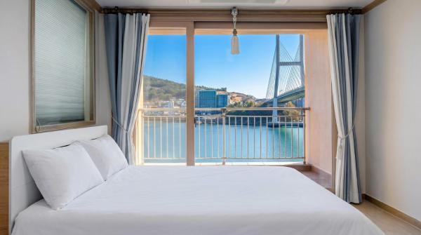 Yeosu Turtleship Pension - South Korea