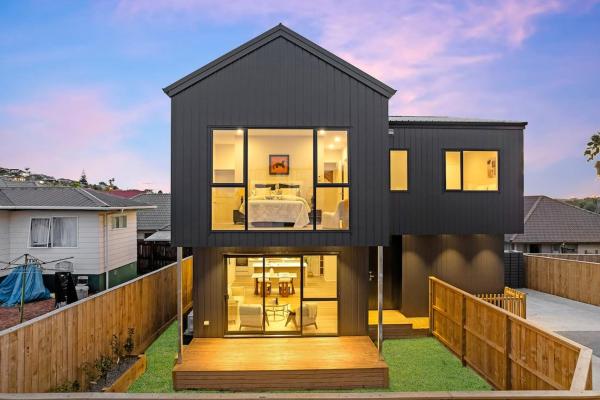 5 Bedrooms Home In Highland Park Auckland Sleeps 10 - Waiheke Island