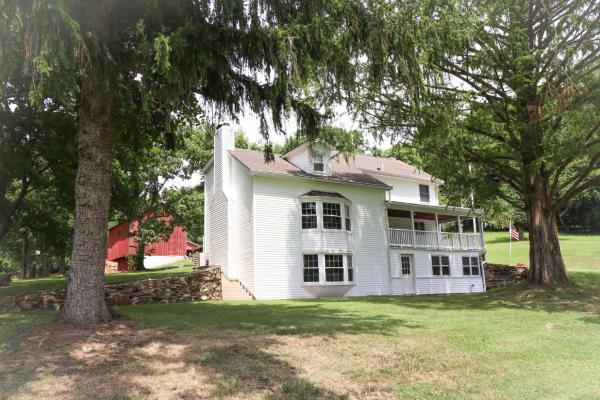 30-acre Family Farmhouse-creek Fire Pit & Theater Near Codorus - Hanover, PA