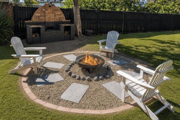 Tamara's Beach House Firepit & Family Escape - Bribie Island