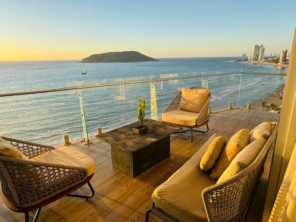 Departamento De Lujo A Pie De Playa En Zona Dorada - Mazatlán
