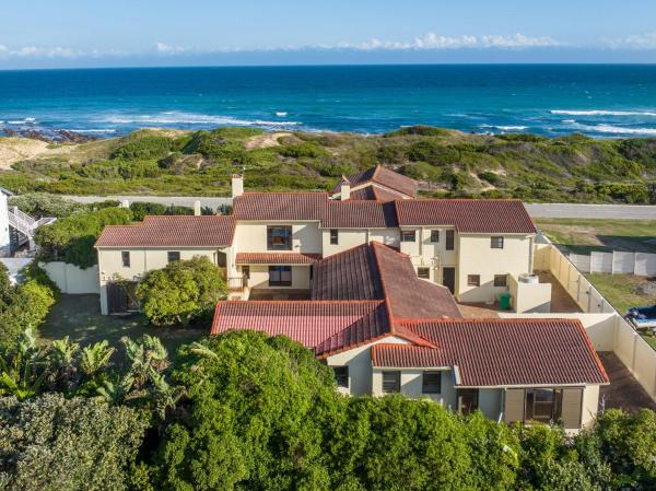 Ocean Mooring Beach House - Garden Apartment - 4 Bedrooms - Port Alfred