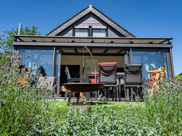 Casa Eifel - Ferienhaus In Bleialf Mit Lateinamerikanischer Seele Für Bis Zu 7 Personen - Mit Garten, Terrasse, Wintergarten, Spielzimmer Für Kinder - Hunde Willkommen - Saint-Vith