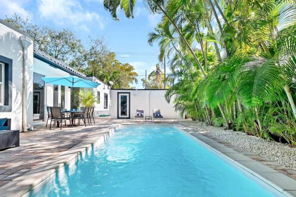 Villa Tropicale Stunning 4 Bedroom 4 Bath Home With Pool And Bbq - Miami