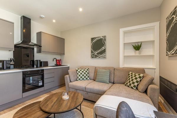 1a Princes New Listing - Hawick