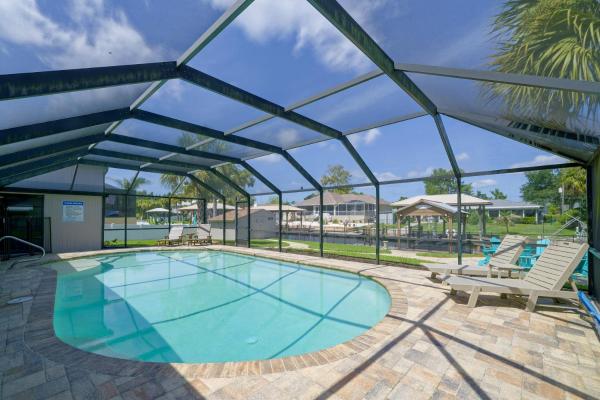 Canal-front Crystal River Home W/ Boat Dock - Crystal River, FL