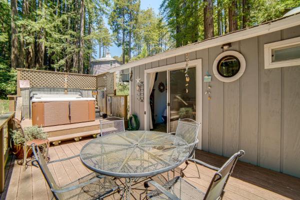 Walk To Beach! Home W/ Sunroom In Anchor Bay - Cooks Beach, CA