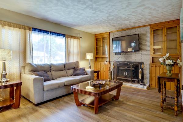 Waterfront Family Home W/ Dock In Poquoson! - Hampton, VA