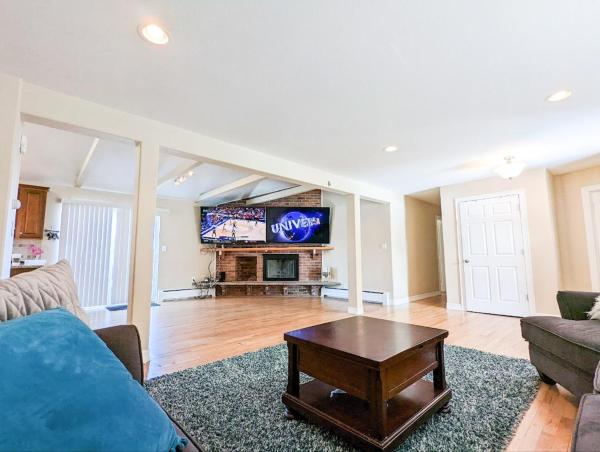 Spacious Foothills Home With Beautiful Views - SeaQuest Littleton, Littleton