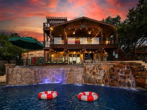 Wildlight House Cascade Canyon Lake Sleeps 17 - Canyon Lake, TX
