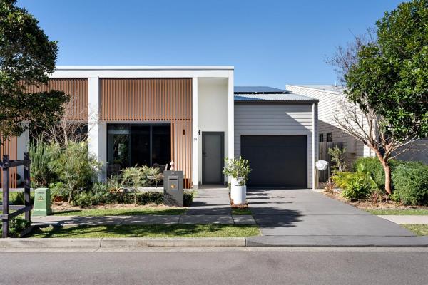 Modern Fernleigh Track Home - Walk To Shops And Cafes - Mount Hutton