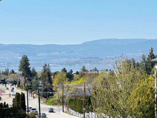 Spacious Family Home In Kelowna's Lower Mission - Kelowna