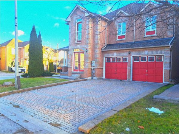 King Bed, Home Gym, 4 Tvs, Near Recreational Parks, Tennis Court, Shops - Ajax