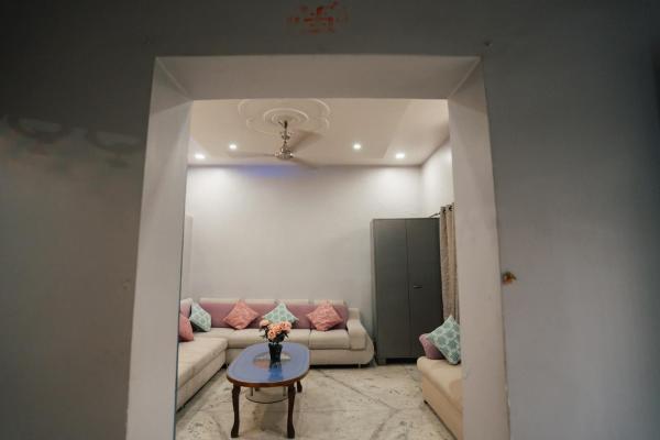 The Serene Villa Near Temples - Varanasi