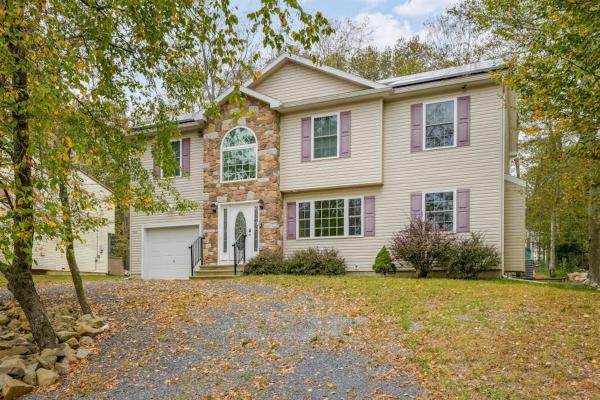 Pocono Home With Hot Tub Ev Charge Pool & Tennis - Gouldsboro Lake, PA