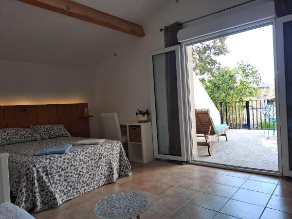 Beau Studio Neuf En Provence - Pélissanne