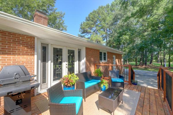 Back Deck, Grill, Yard! New Bern Family Home - New Bern, NC